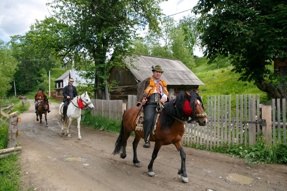 Traditional Hutsul wedding in the Carpathians (photo report ...
