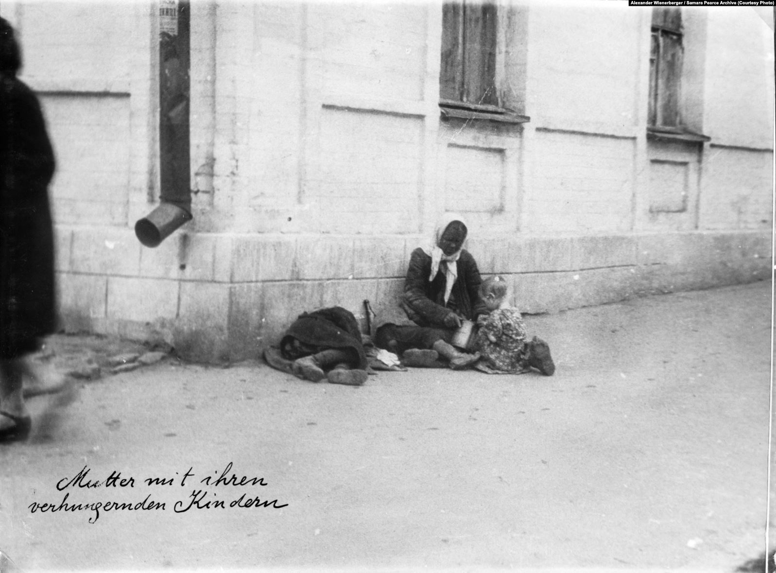 Austrian engineer captures the horror of the Holodomor in 1932-33 ...