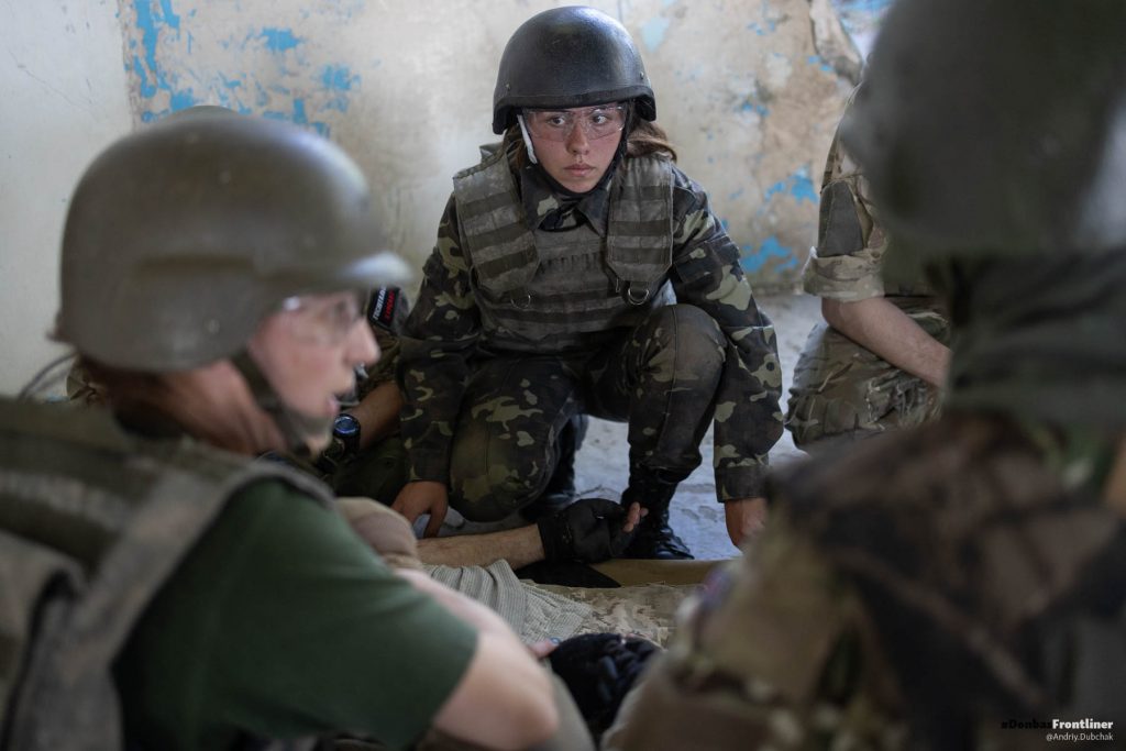 How a Ukrainian paramedic team trains volunteers to save wounded ...