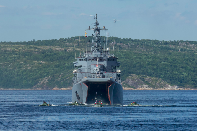 Russia moves more landing ships to Ukraine, Ukrainian and Russian drills