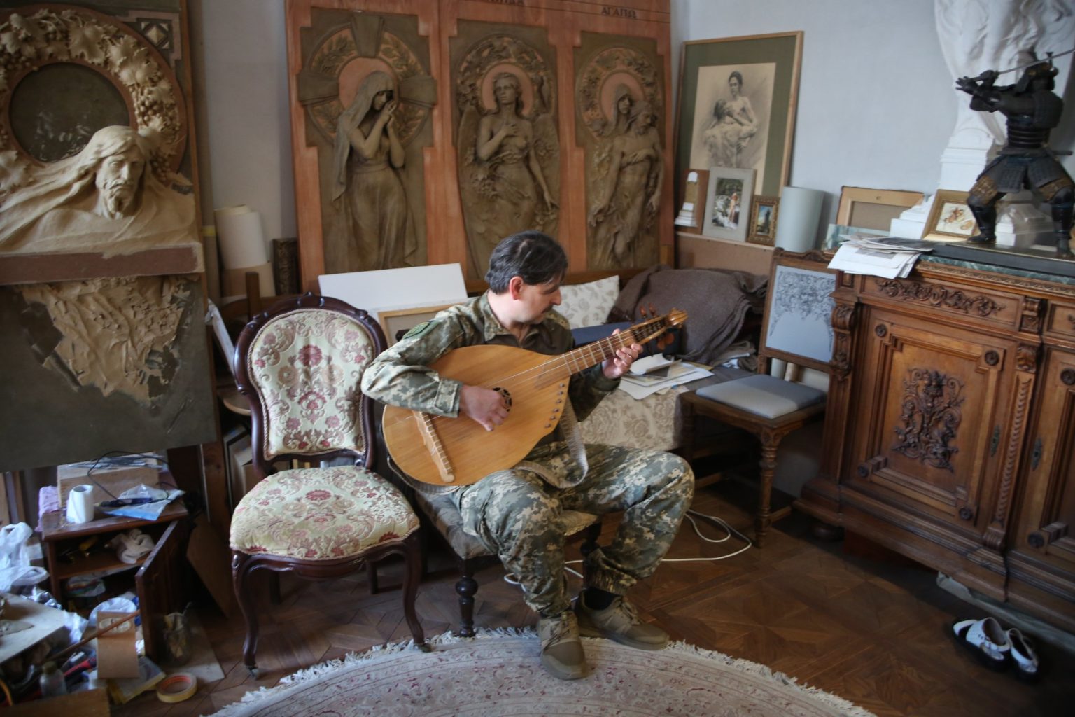 Meet Ukraine's legend: the cyborgs defending Donetsk airport ...