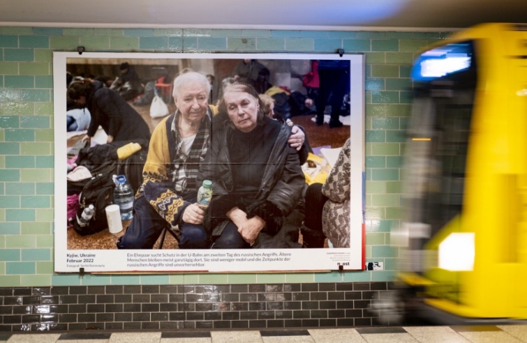 Exhibit of Ukrainians using metro as bomb shelter opened in Berlin ...