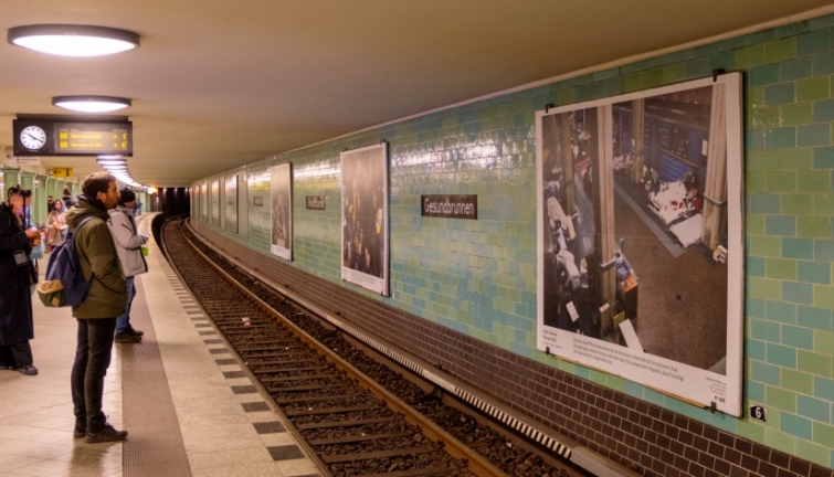 Exhibit of Ukrainians using metro as bomb shelter opened in Berlin ...