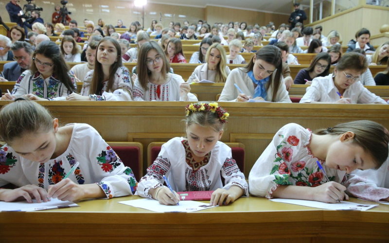 Young foreigners embrace Ukrainian as the language of unity