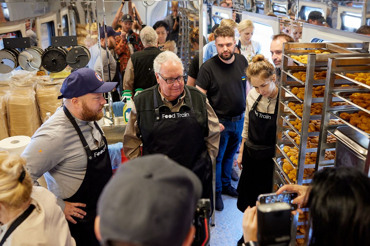 Ukraine launches world's first off-grid kitchen train (photos ...