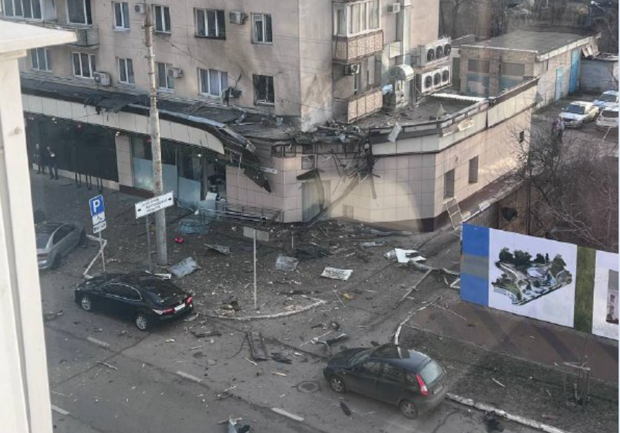 Explosions and casualties in downtown Belgorod, reportedly linked to a ...