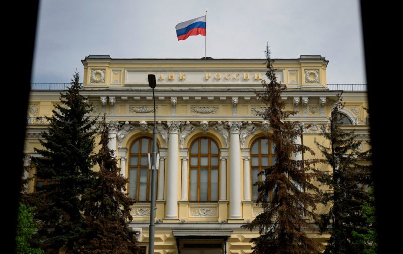 Russians pulled 30-year record of cash from banks in May. Central Bank ...