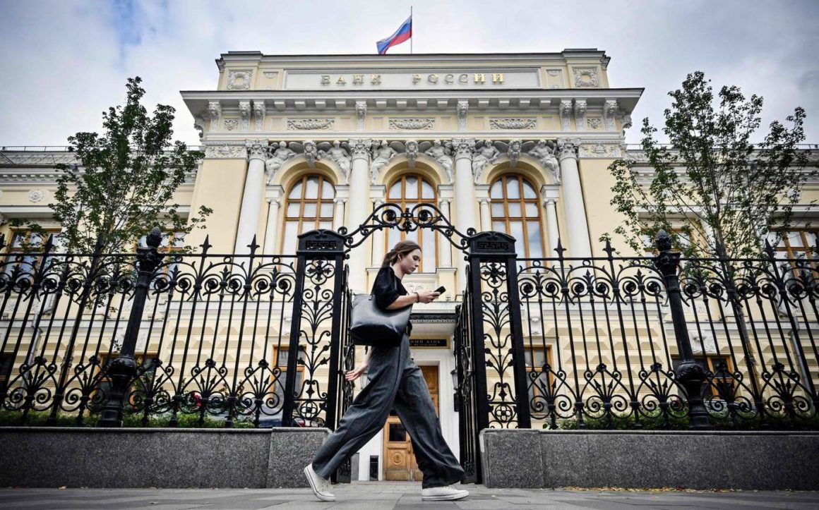 FT: Luxury brands flow into Russia through shadow markets despite EU ...