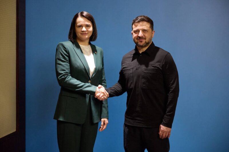 Belarusian exiled leader and Ukraine's President shook hands in Kyiv—at ...